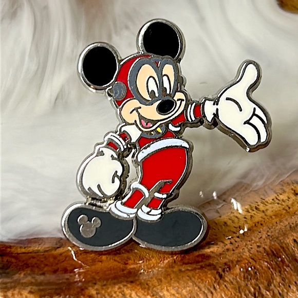 Disney | Jewelry | 25 Hidden Mickey Pin 1 Of 5 | Poshmark
